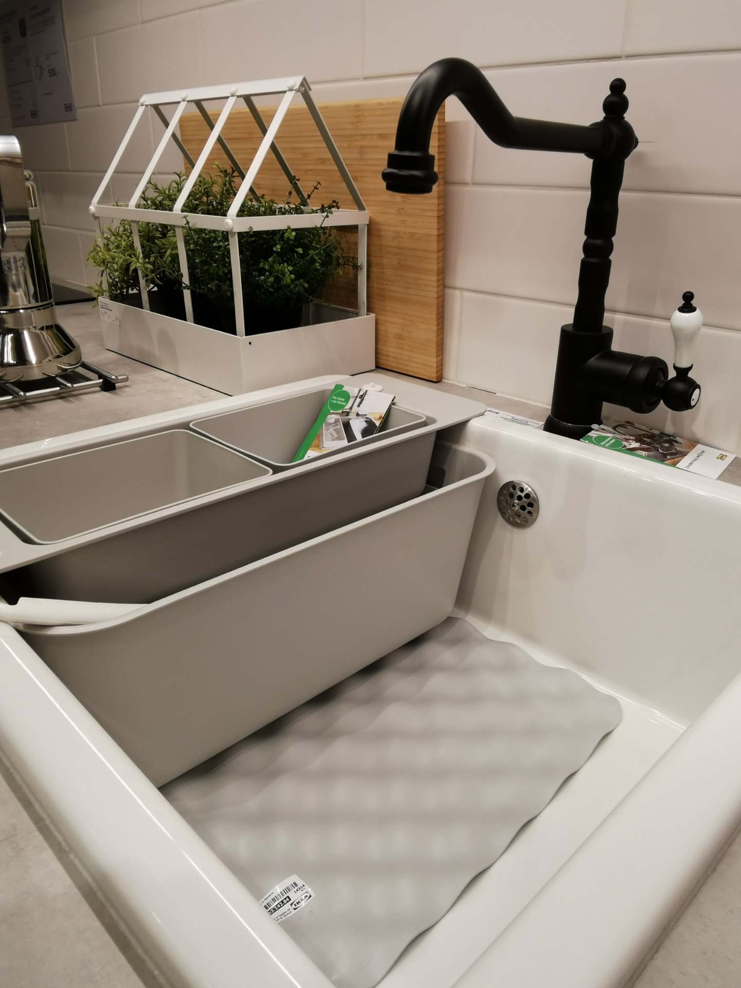 Add a touch of elegance with the GLITTRAN faucet from IKEA